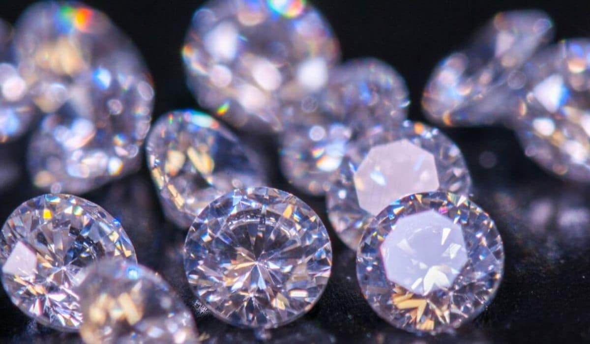 How to tell a Diamond simulant from a real Diamond | Fabulously