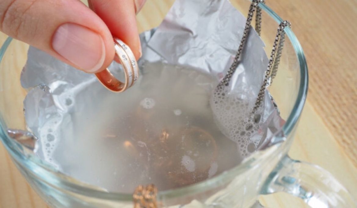 How to clean diamond ring at home | Clean gold diamond ring | Fabulously