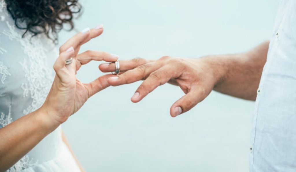 Do men wear engagement rings | Diamond engagement ring | Fabulously