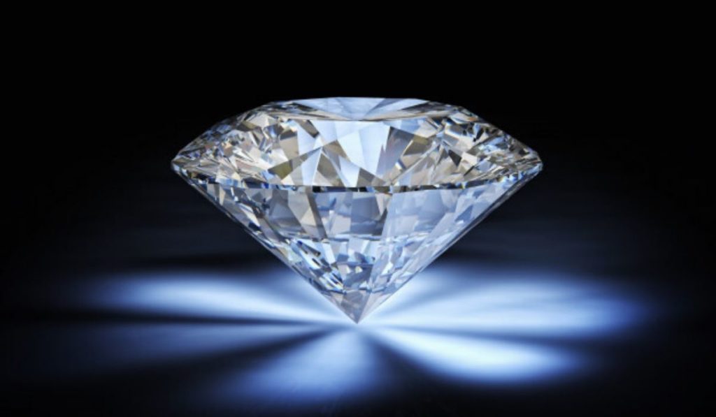 Moissanite vs Diamond | Moissanite engagement rings | Fabulously