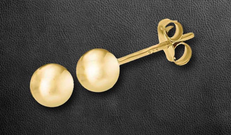 How to remove ball stud earrings for first timers | Fabulously