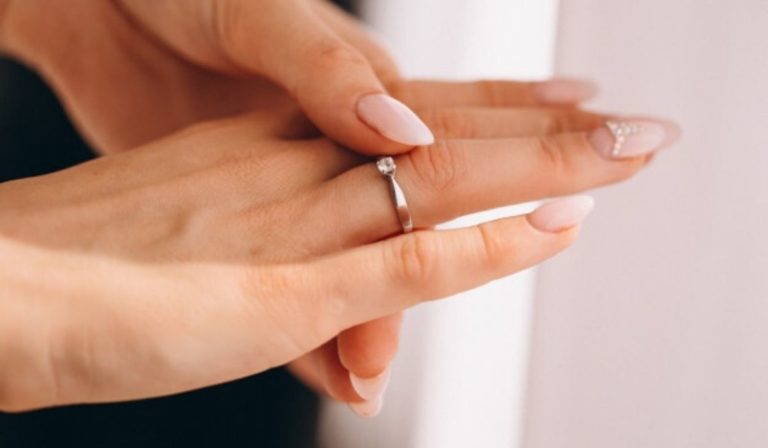 How to choose an engagement ring that suits your hand shape | Fabulously